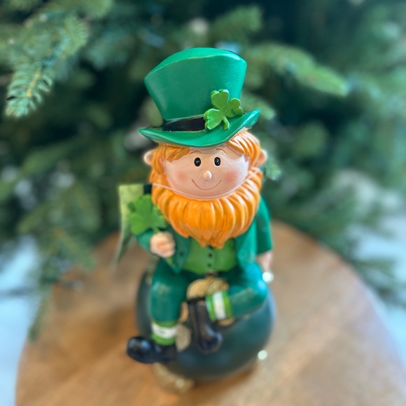 Lucky Lane | Holiday | Lucky Lane St Patricks Day Leprechaun Pot Of ...